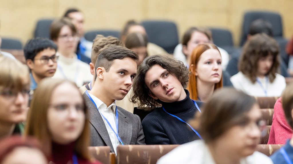 В ЛИТ ОИЯИ началась Международная конференция AYSS-2024 — Объединенный ...